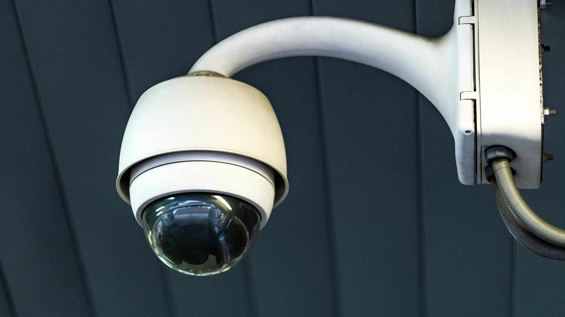 Cómo limpiar correctamente tus cámaras de seguridad